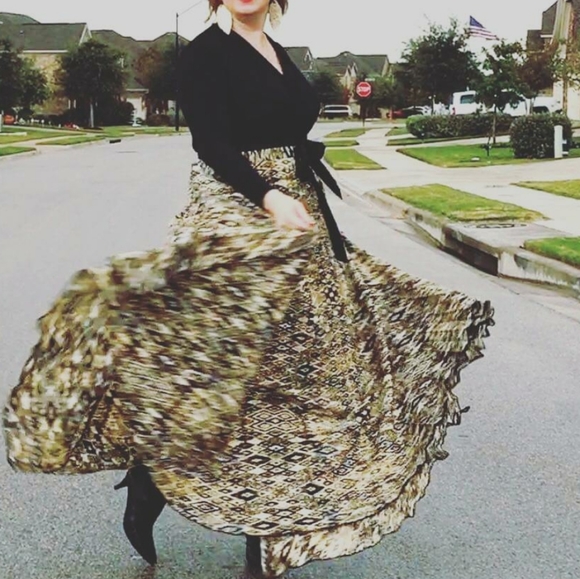 LuLaRoe | Dresses | Lularoe Dress Wrap Deanne Elegant Black Top Gold ...
